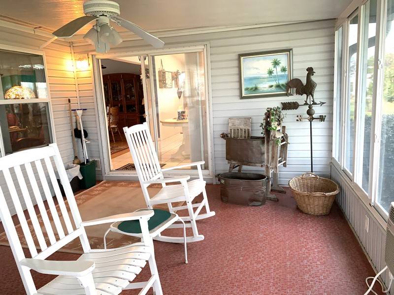 Gallery of mobile home sunroom and Lanai decorating ideas | MH Giant.com