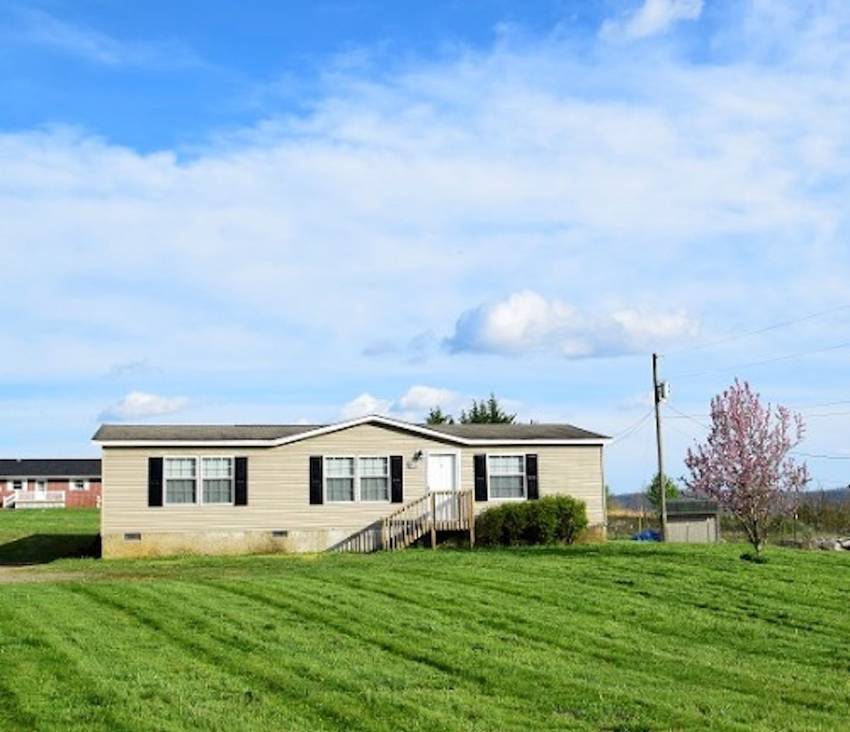 Mobile Home for Sale located at 2872 Main Street Surgoinsville, TN 37873